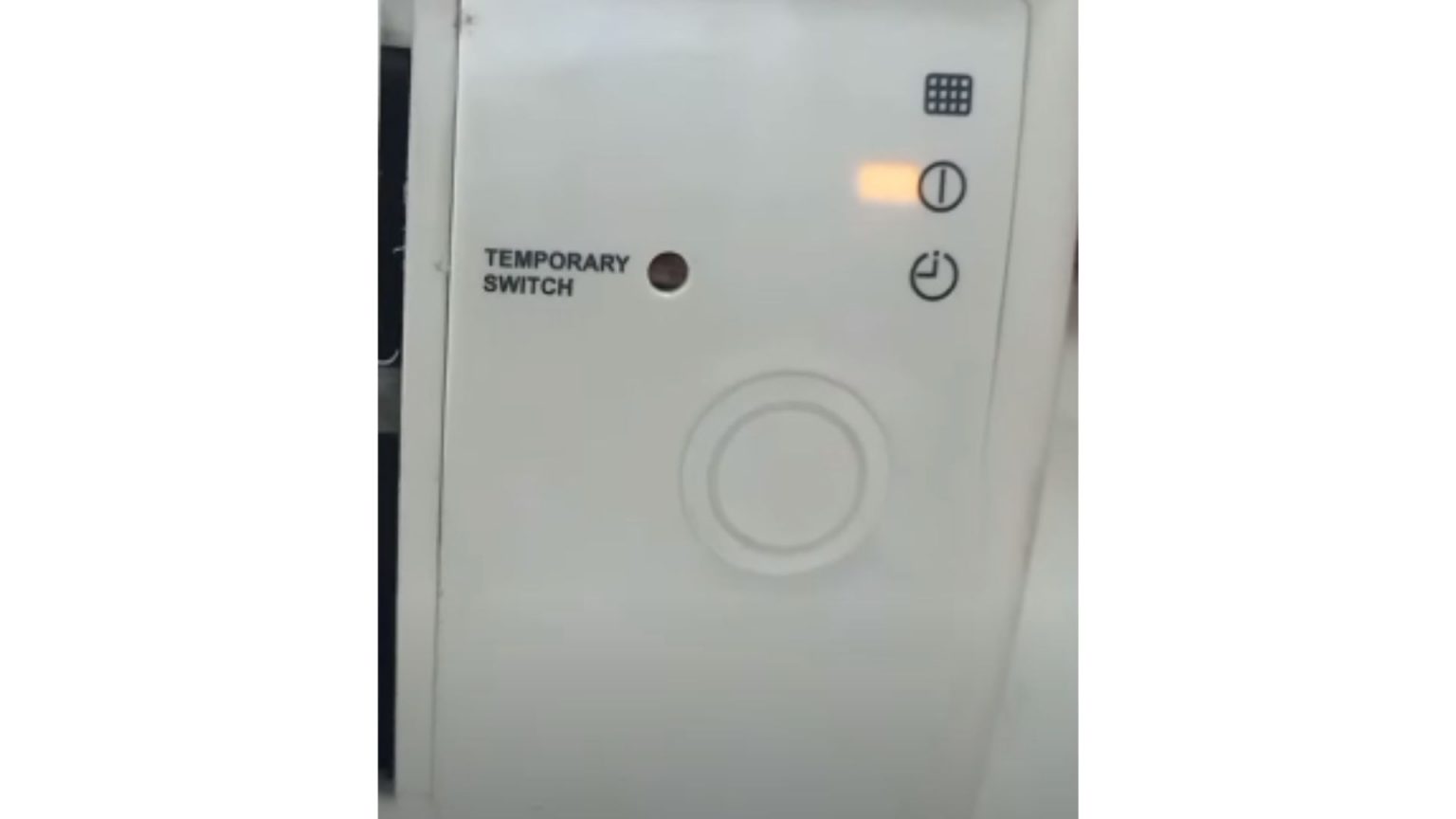 Hitachi AC Flashing Orange/Timer/White/Red Light Meaning - RectifyHome